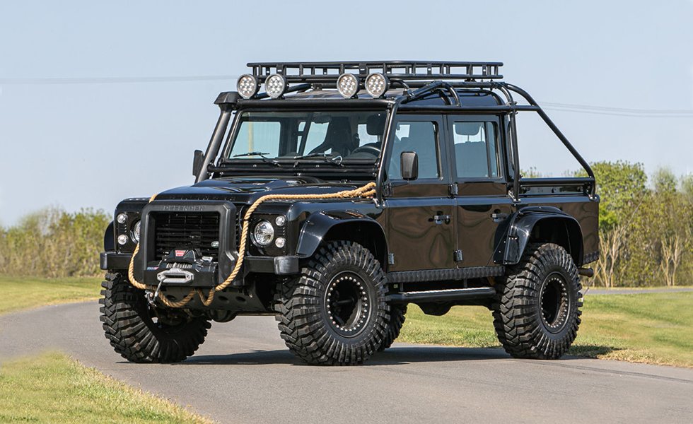 Land Rover Defender. Siéntete James Bond - Motor 16
