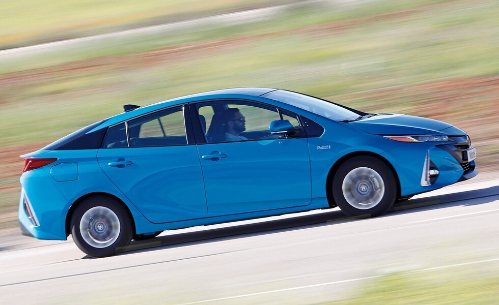Toyota Prius Plug-In Solar. El eléctrico infinito - Motor 16