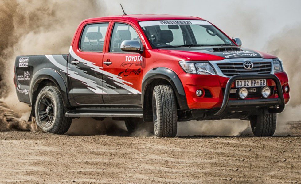 Toyota Hilux. Una bestia con el motor V8 del IS-F - Motor 16