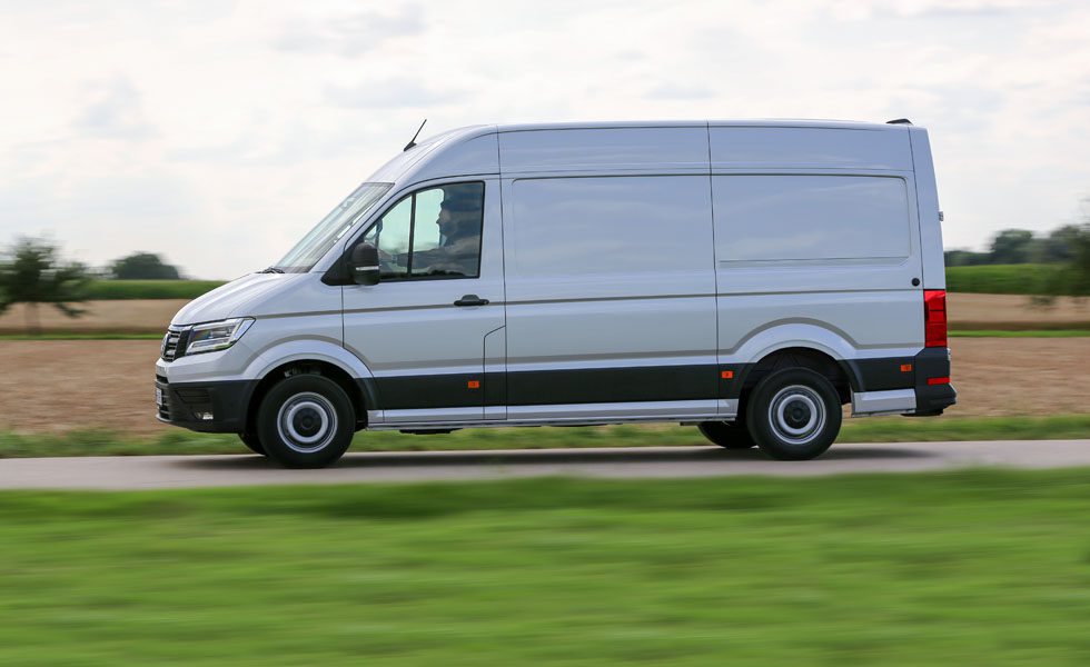 Conducimos el Volkswagen Crafter. Completa la familia - Motor 16