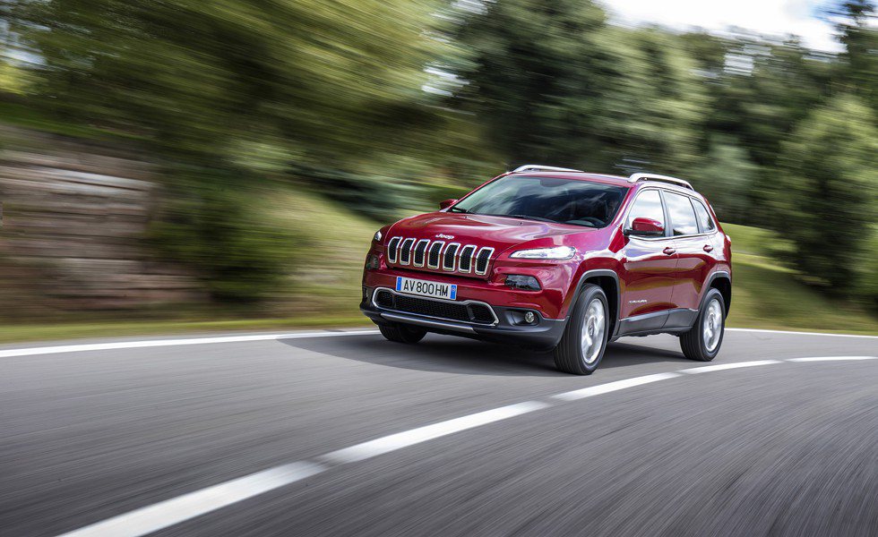 Jeep Cherokee Business Edition. Más equipamiento de serie - Motor 16