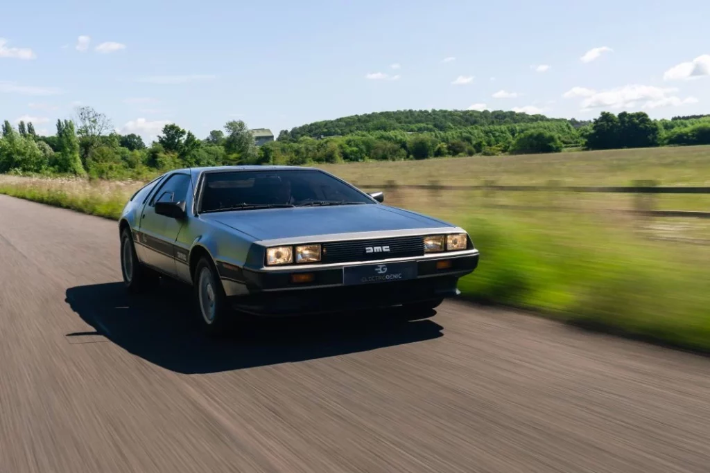 El DeLorean DMC-12 cambia su motor V6 2.7 por otro eléctrico